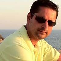 What are the main architectural differences between Microsoft SQL ...